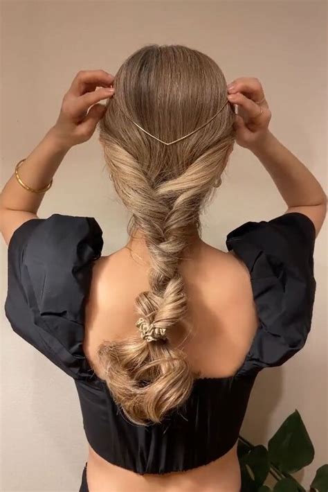 Follow This Tutorial For A Princess Braid Upstyle