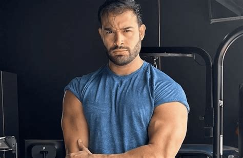 Post And Delete Britney Spears Husband Sam Asghari Shows Everyone His