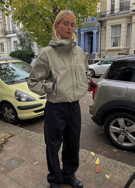 Pin By Alison On Style Inspo Rain Jackets Outfit Fall Outfits Hiking Outfit