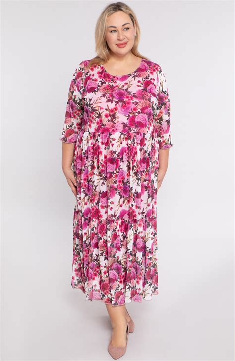 Balta Gara Kleita Ar Rozā Ziediem Lielie Izmēri