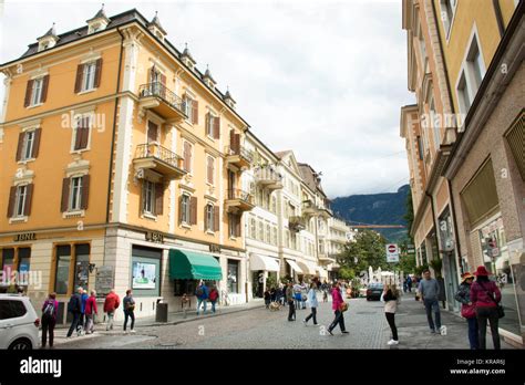 Italian People And Foreigner Travelers Walking Travel And Visit