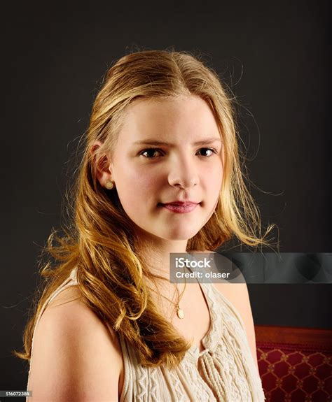 Retrato De 14 Años Teen Chica Foto De Stock Y Más Banco De Imágenes De