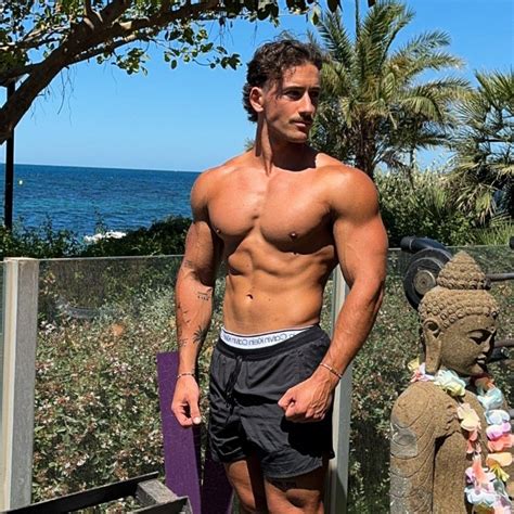 Kalani Lenehan Kalanilenehan Snapchat Stories Spotlight And Lenses