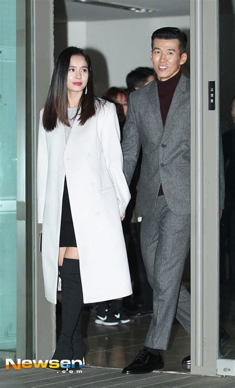 韩星sean郑惠英夫妇牵手亮相 眼神甜蜜爱意浓新浪图片