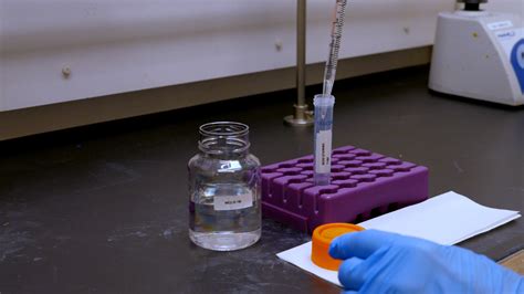 Video Combining Amine Functionalized Polystyrene Beads With Tcpp Solution