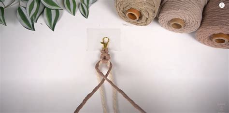 How To Make A Stunning Daisy Macrame Keychain Bochiknot