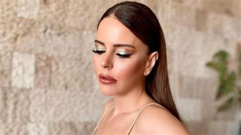 Simge Sağın Sarışın Oldu