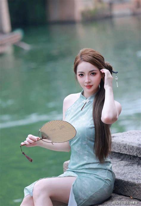 微胖身材的王钟瑶，穿旗袍婀娜多姿，迷人且优雅 健身 女性 裁判