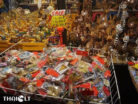 Pratunam Market Day And Night Shopping In Bangkok Thailt
