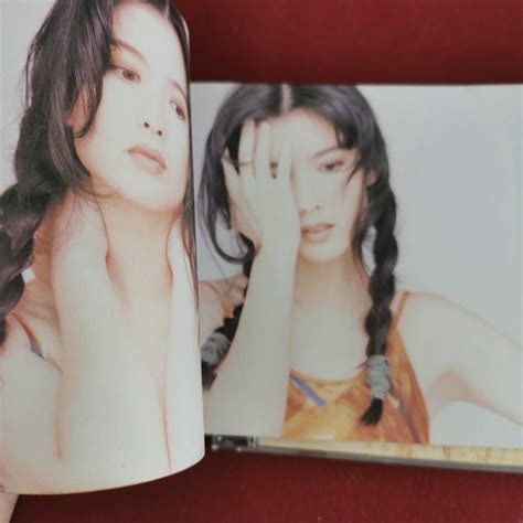 附限量寫真本 周慧敏 成長 專輯 Cd 原裝寫真本 1994年 舊版 無ifpi 寶麗金發行 保存良好 碟面近完美 新淨靚仔