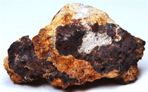 Eskolaite Varmland Sweden Taille 4 X 2 X 1 5 Cm Eskolaite Is A Black Chromium Oxide This