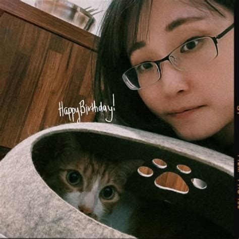 劉怡伶 Yiling Girl • Threads Say More