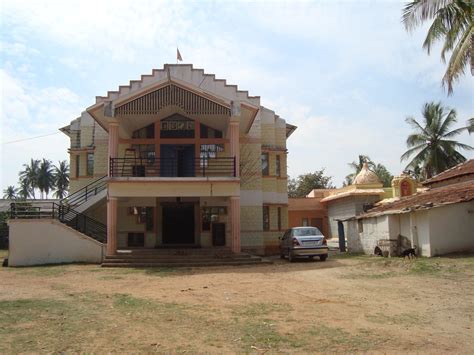 Shree Mukunduru Shivayogigala Virakta Matha Mathagalu