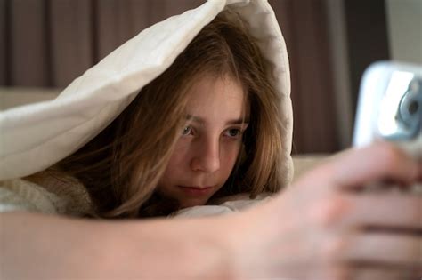 Free Photo Front View Girl Being Cyberbullied Free Photo Front View Girl Being Cyberbullied