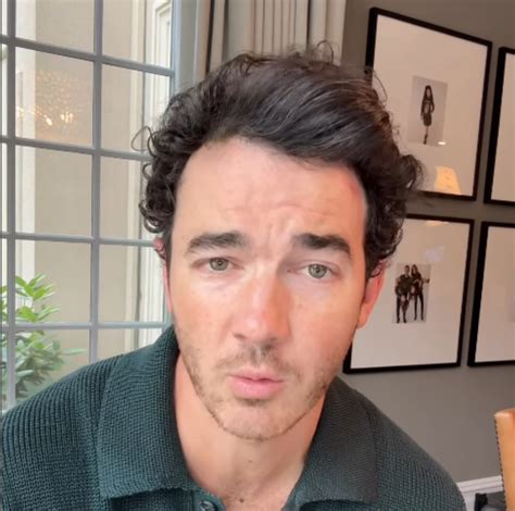 קווין גונאס כמעט איבד את כל כספו לאחר פירוק הלהקה ב 2013 Tmi