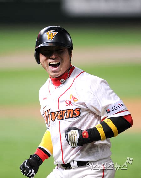 [ks 4차전] Sk 박재상 홈런 한 방으로 존재감 과시