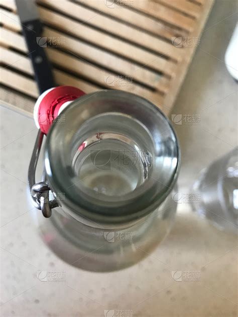 水瓶垂直画幅水瓶子无人饮料口渴的玻璃西班牙摄影