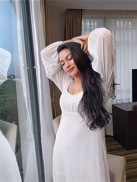 ရင်ခုန်စရာကောင်းလောက်အောင် အလန်းစားပို့စ်တွေပေးနေပြီး ဆွဲဆောင်မှုရ