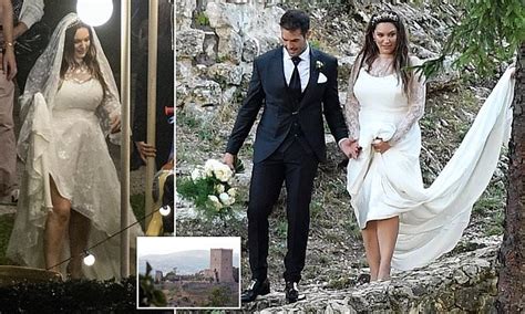 Kelly Brook Latest News Views Gossip Photos And Video Daily Mail Online