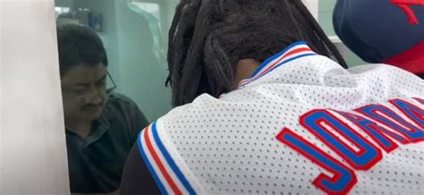 ¡resultó Ser Chafa Mujer Vende Reloj De Adrián Marcelo Y Le Dicen Que No Es Original Video