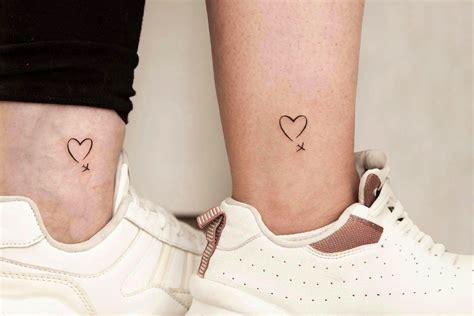 Si Te Vas A Hacer Un Tatuaje Pequeño Con Tu Pareja Inspírate Con Estos