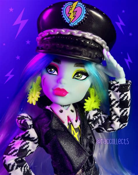 Finally Got My Claws On The Ss Dolls So I Did A Photoshoot For Them 💚💜