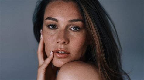 Giorgia Crivello A Letto Solo Con Gli Slip Sopra Non Cè Nulla Che