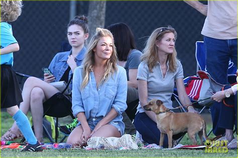 Photo Leann Rimes Proves Even Soccer Moms Can Rock Daisy Dukes 04