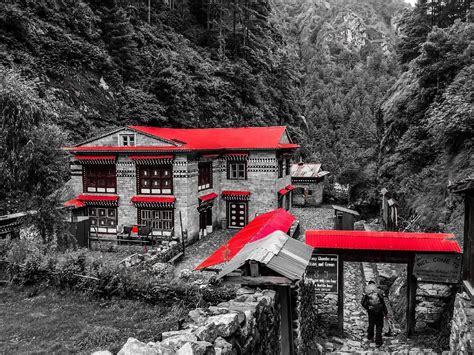 Monjo First Resting Spot For Trekkers 2nd Day In Everest