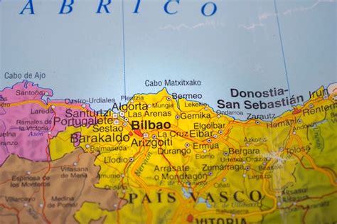 스페인 지도에 강조 표시된 빌바오 프리미엄 사진