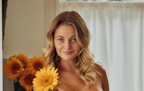 Wallpaper Cleavage Flower Woman Young Smile Blue Eyes Model Lips