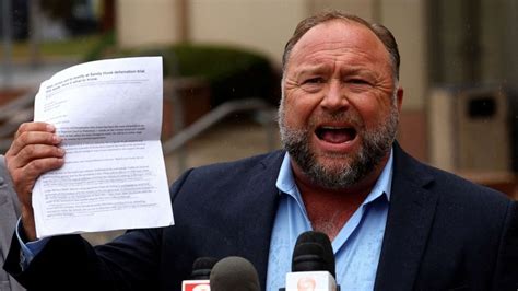 Alex Jones Ordered To Pay 473m More To Sandy Hook Families Abc Columbia