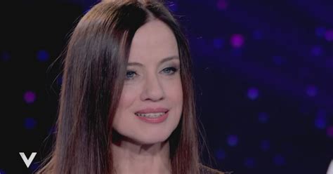 Verissimo Chiara Iezzi Lintervista Integrale Video Mediaset Infinity