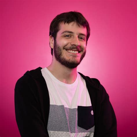 Aaron Noble Taps Youtube