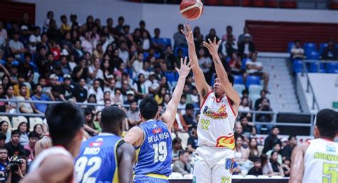 Rain Or Shines Jhonard Clarito Named Pba Player Of The Week