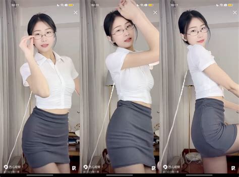 宝贝我听见银河的声音 Ol眼镜娘性感热舞 拍照片