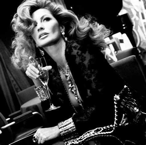 Gisele Bündchen Covers British Vogue June 2022 By Steven Meisel Fashionotography