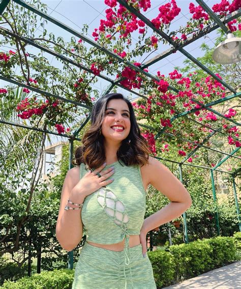 Tunisha Sharma Photos Find Latest Hd Images Pictures Stills Pics Filmibeat