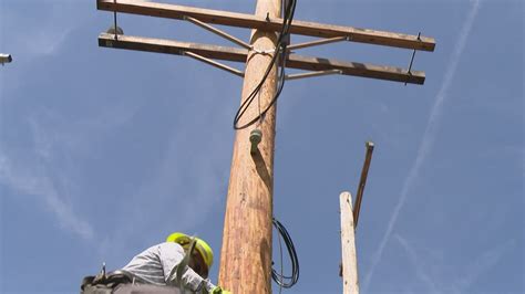 Female Journeyman Lineman Shows Off Ameren Illinois Training