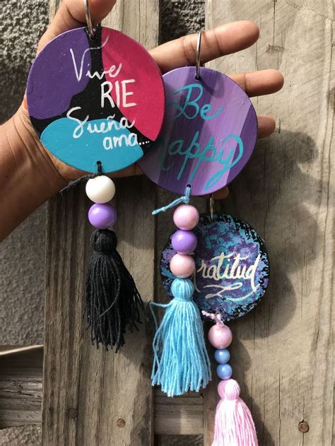 Llaveros En Madera Manualidades Artesanías Decorativas Adornos Pintados