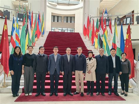 全国人大常委会副秘书长胡晓犁一行到我院调研 国际商务官员研修学院