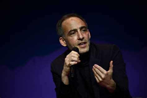 Présidentielle 2027 Raphaël Glucksmann Présente Son Programme Sans être Candidat
