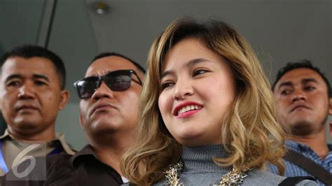 Terlihat Lebih Gemuk Marshanda Dicibir Netizen Showbiz