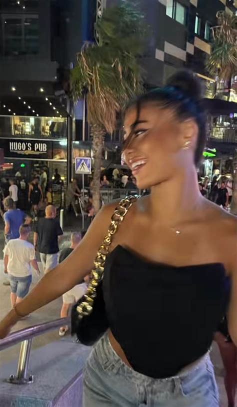 Pin De 𝓮 En Lifestyle Estilo De Fotos Poses Fotograficas Fotos De Moda