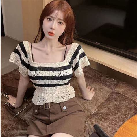 Anruo เสื้อยืดแขนสั้นคอวีลายทางสีตัดกันแนวหวานแหวววสำหรับผู้หญิงดีไซน์