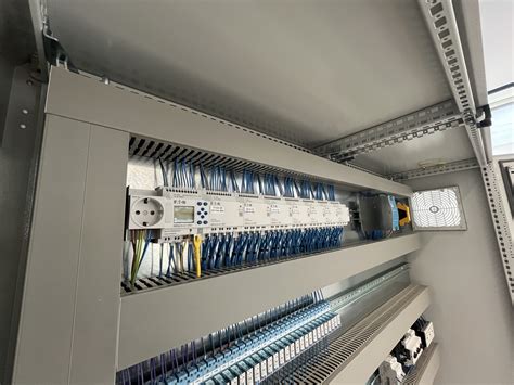 Besturingskast Voor 14 Motorgroepen Met Een Eaton Easy Plc Besturing