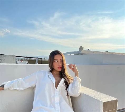 Alejandra Treviño Luce Oversize Shirt Y Botas Altas Con Glamour