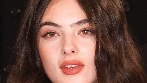 Deva Cassel Il Look In Velluto Con Fiori Di Ciliegio è Un Omaggio