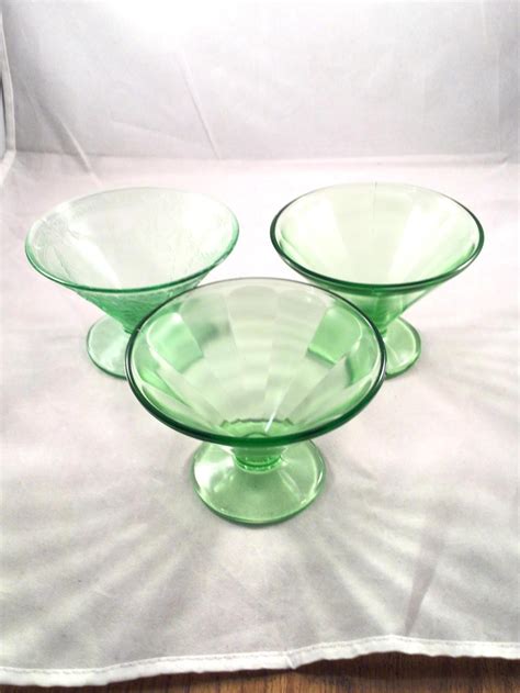 At Auction Mixed Uranium Glass Dishes