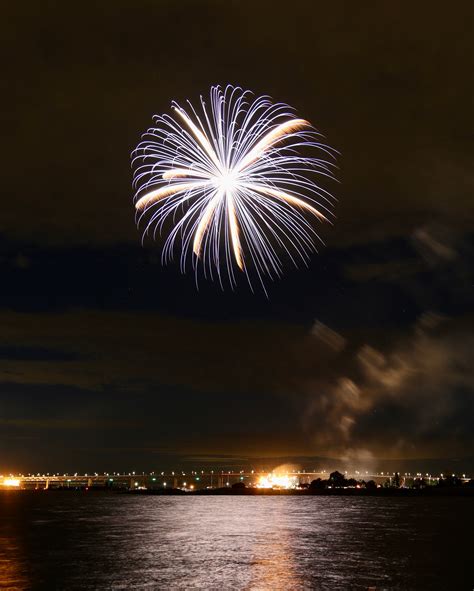 Martinez Benicia Fireworks Dazzle Over The Water Photos Of The Week